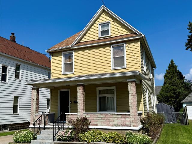 1422 E 7TH Street
