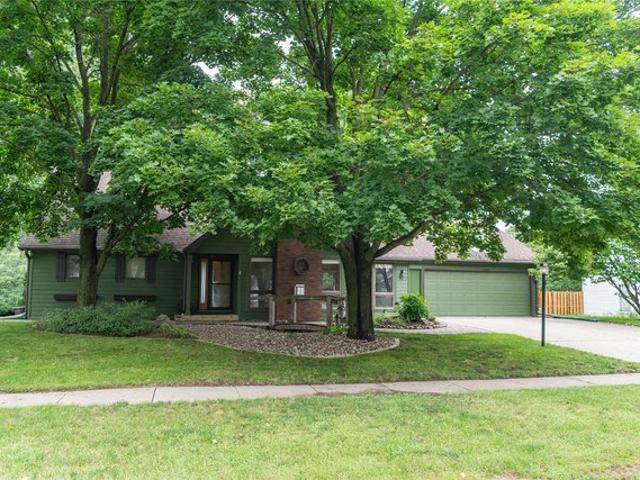 1422 Edgewood Dr, Pella, IA 50219