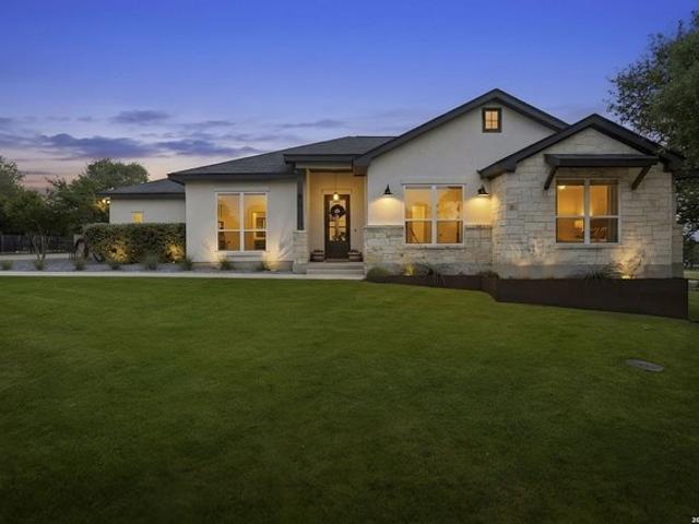 1422 Ledgebrook St, Spring Branch, TX 78070