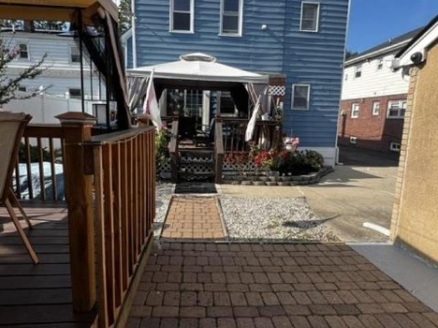 1422 Lower Rd