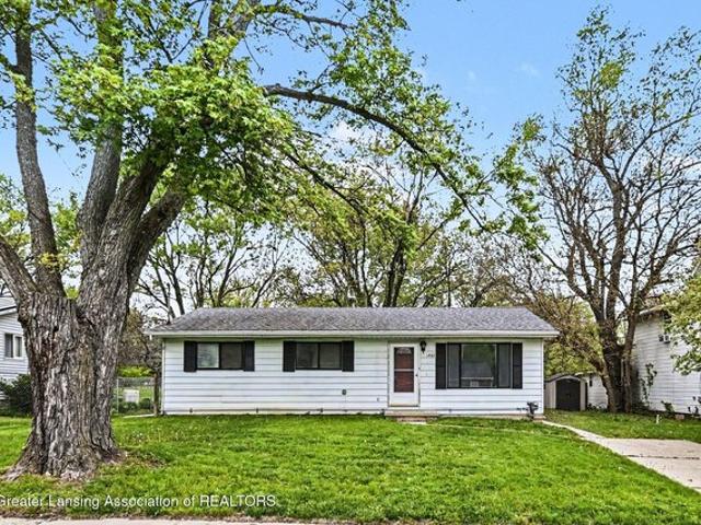 1422 Pierce Rd, Lansing, MI 48910