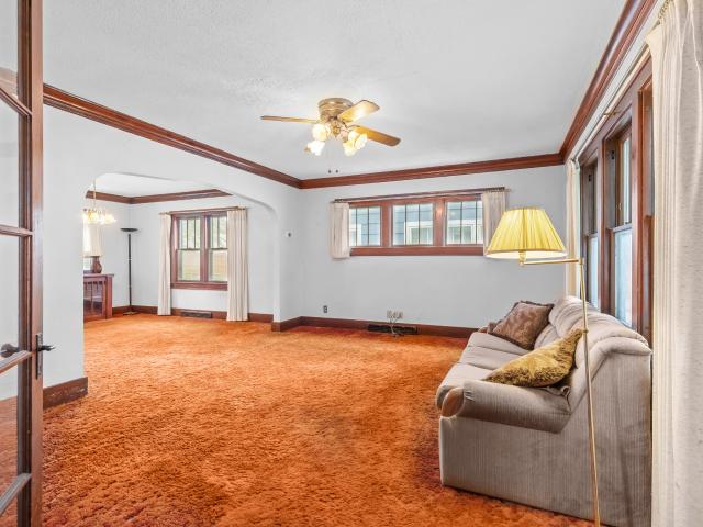 1422 St Clair Ave