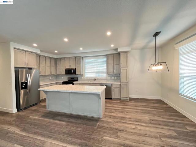 1422 Salamanca Ave
