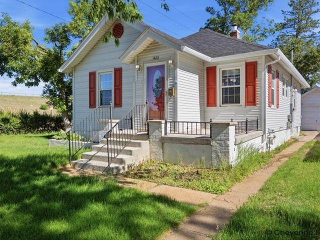 1422 W 32nd St, Cheyenne, WY 82001