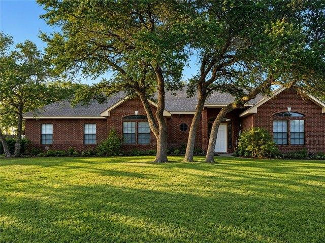 1422 W Deberry Ave, Aransas Pass, TX 78336