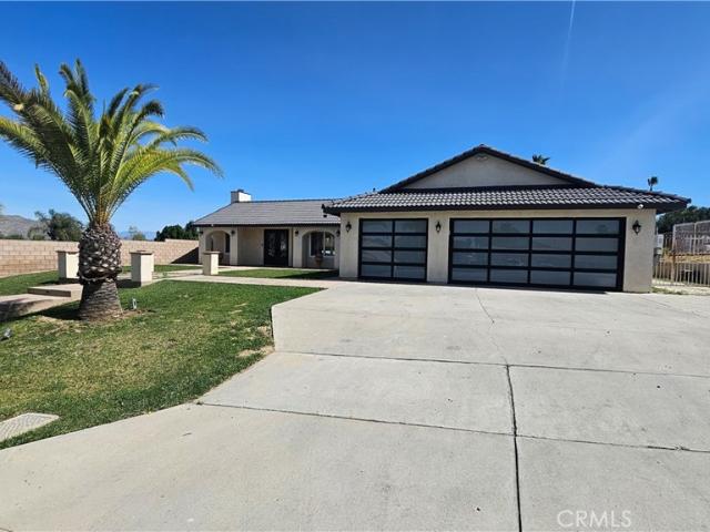 14230 Avenida Munoz