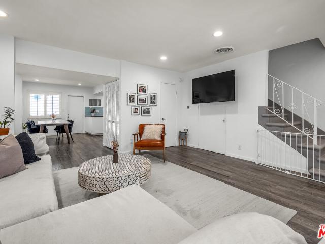 14238 Dickens St, Unit 4, Sherman Oaks, CA 91423 | MLS #SR26076 | Compass