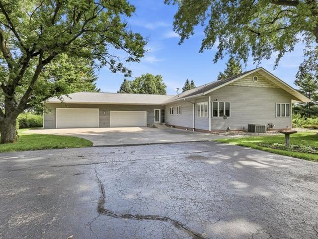 1423 Main St, Pella, IA 50219
