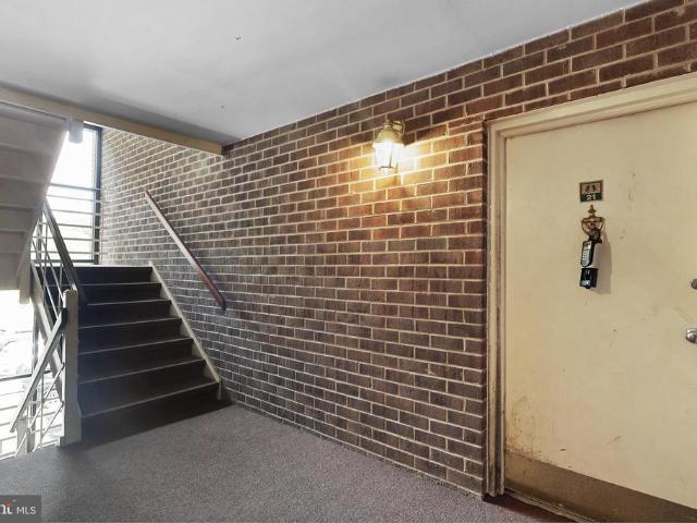 1423 Northgate Square # 23/21C