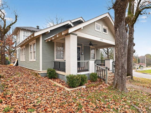 1423 Brown Street