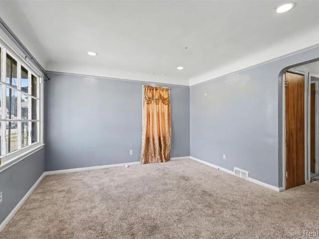 1423 Cicotte Avenue