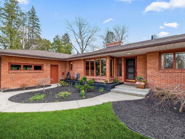 1423 Clover Ct, Midland, MI