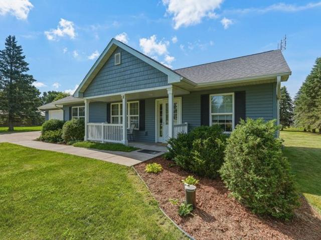 1423 County Road GG, New Richmond, WI 54017