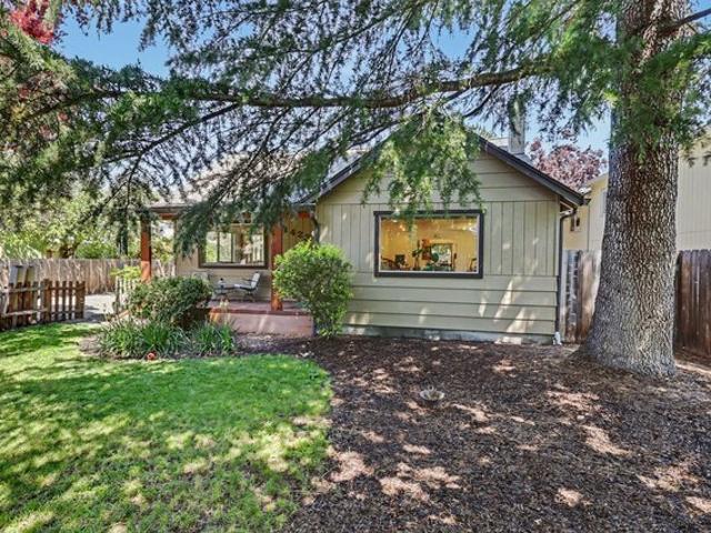 1423 E Main St, Ashland, OR 97520