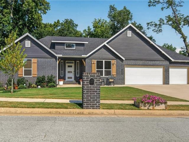 1423 Lee St, Pea Ridge, AR 72751