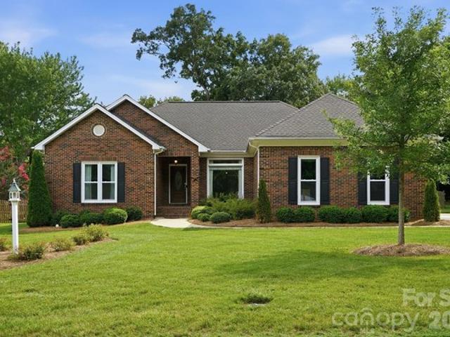 1423 Porch Swing Ln, Matthews, NC 28104