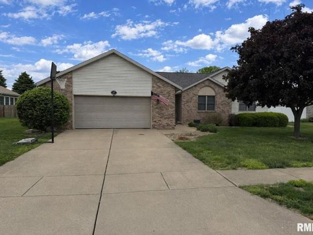 1423 Redwood Dr, Chatham, IL 62629