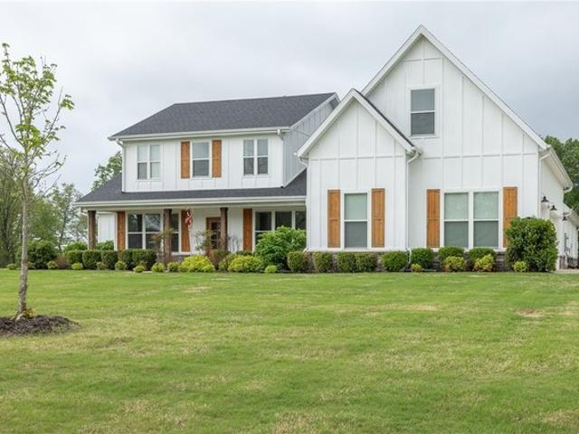1423 River Point Rd, Fayetteville, AR 72703