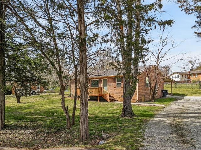 1423 Shadow LN