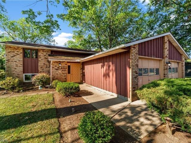 1423 Shaffer Dr, Lorain, OH 44053