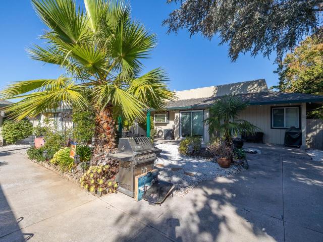 1423 &1425 Essex Way