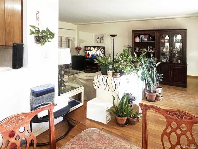 142 05 Roosevelt Avenue 412