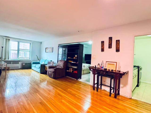 142 05 Roosevelt Avenue 539