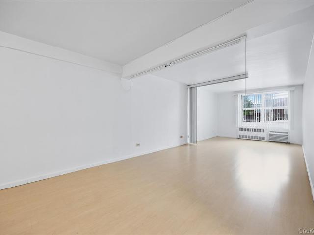 142 05 Roosevelt Avenue 331