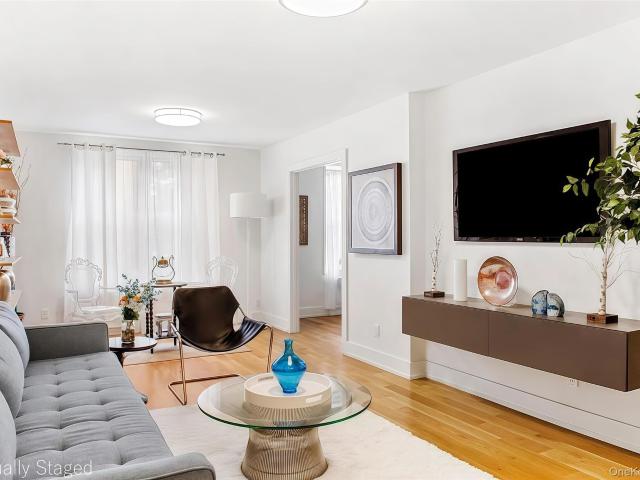 142 20 Franklin Avenue 2G