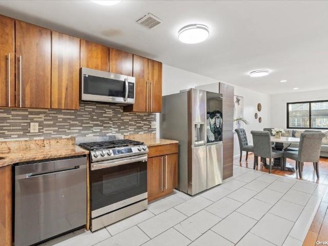 142 25 Latham Lane