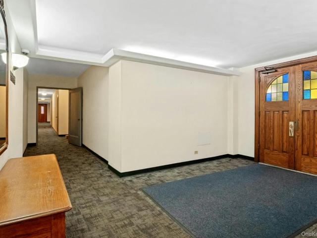 142 Garth Road 2S