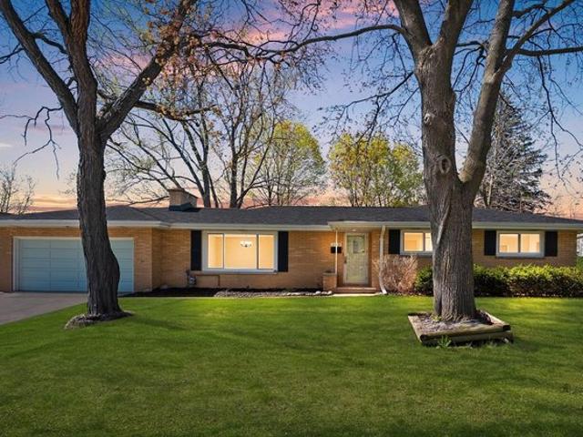 142 Greene Ave, Green Bay, WI 54301