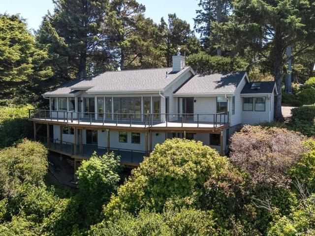 142 E Bay Point Rd, Gleneden Beach, OR 97388