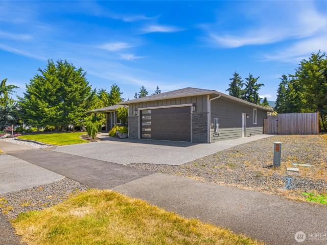 142 E Cobblestone Lane