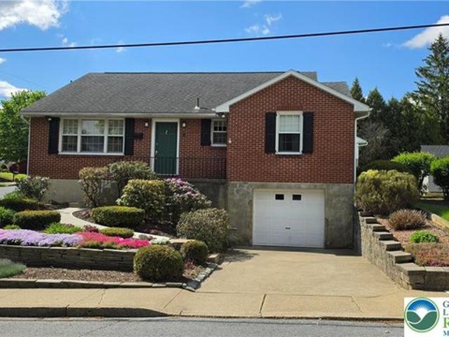142 E North St, Nazareth, PA 18064