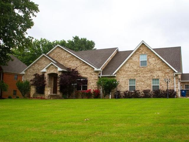 142 Forest Dr, Martin, TN 38237