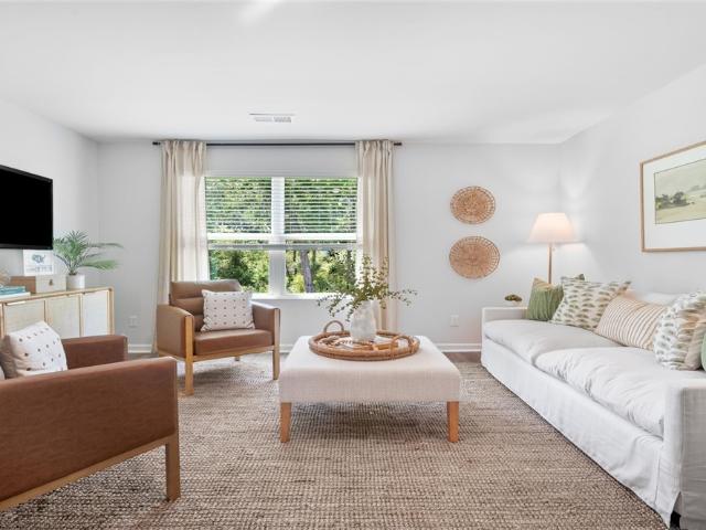 142 Hollingsworth Loop