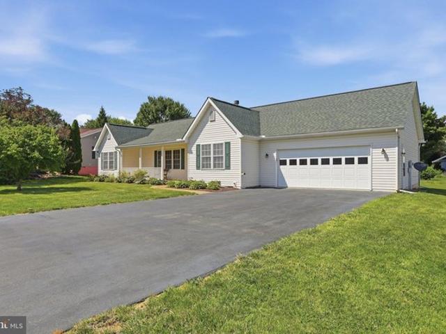 142 Hastings Dr, Falling Waters, WV 25419