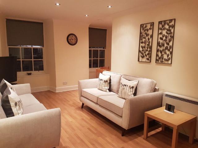 142 High Street, Edinburgh EH1, 3 bed flat to rent, £4,500 pcm | PrimeLocation