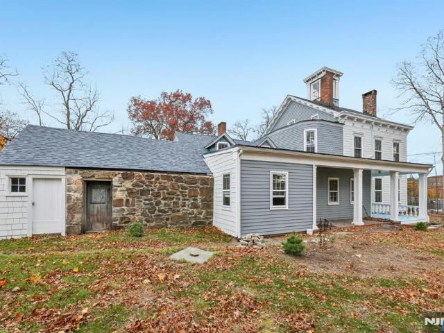 142 Island Road