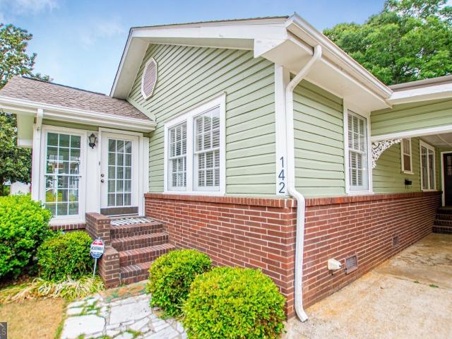 142 Oak Avenue