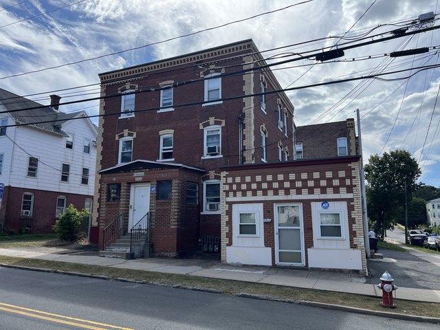 142 Oak St, New Britain, CT 06051