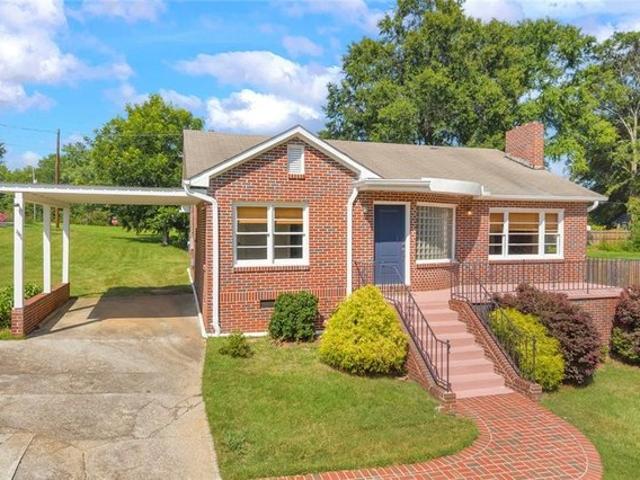 142 Ola St, Toccoa, GA 30577