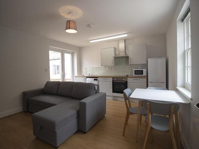 142 Mansfield Road, Nottingham, NG1 3HW 4 bed townhouse to rent £2,600 pcm £600 pw
