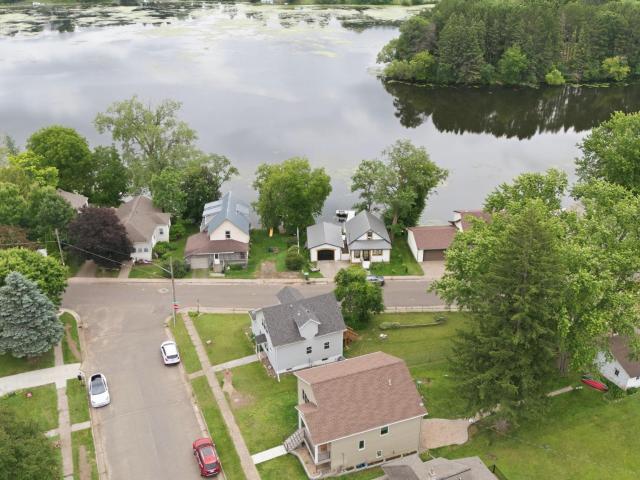 142 Maple Street E
