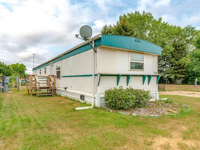 142 Northwest Dr, Bismarck, ND 58504