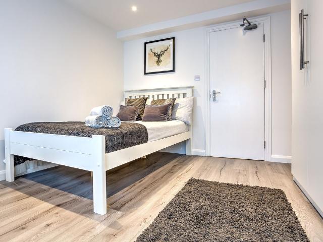 142 Newington Butts, London, Greater London SE11, 2 bed property to rent, £1,950 pcm | PrimeLocation