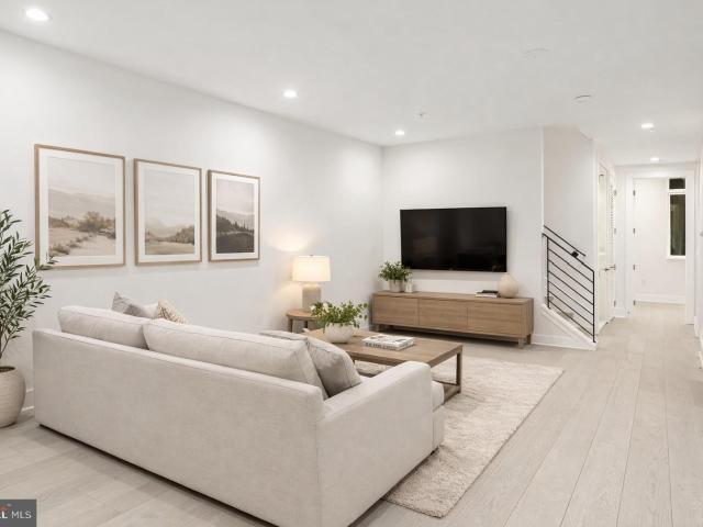 142 S Front St, Philadelphia, PA 19106 | MLS #PAPH2519