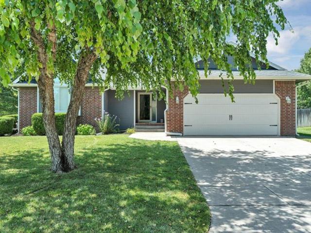 142 S Maple Dunes Ct, Wichita, KS 67235