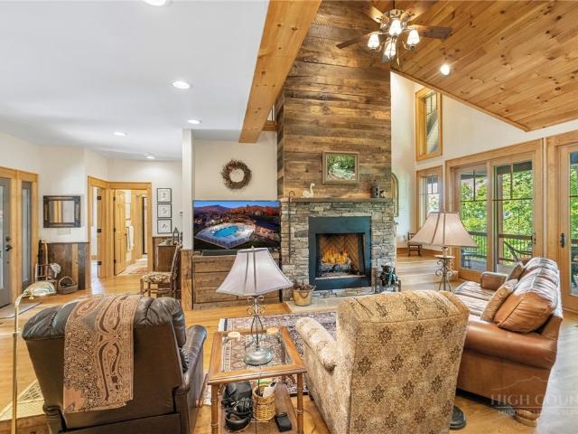 142 Summit Point Trail